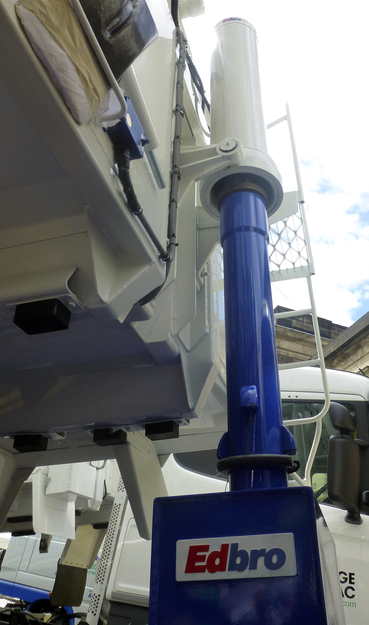 Weight saving cylinders