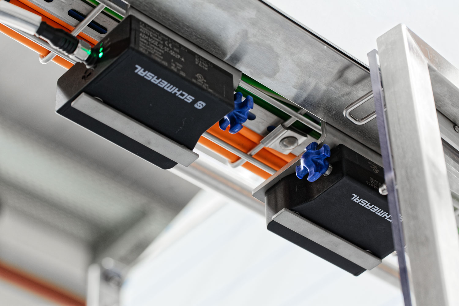 Flexible and Hygienic Safety Technology AZM 300